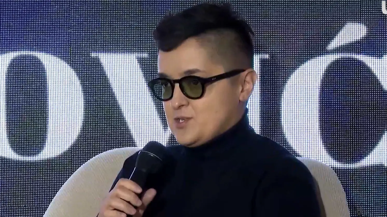 Marija traži pevača koji živi ispod mosta u Zenici: Neka javi ko zna gde je, da dobije dom i mašnu