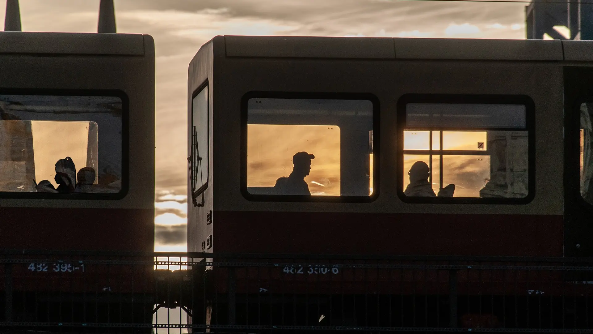 Počela prodaja karata za dnevni voz ka crnogorskom primorju: Objavljene ...