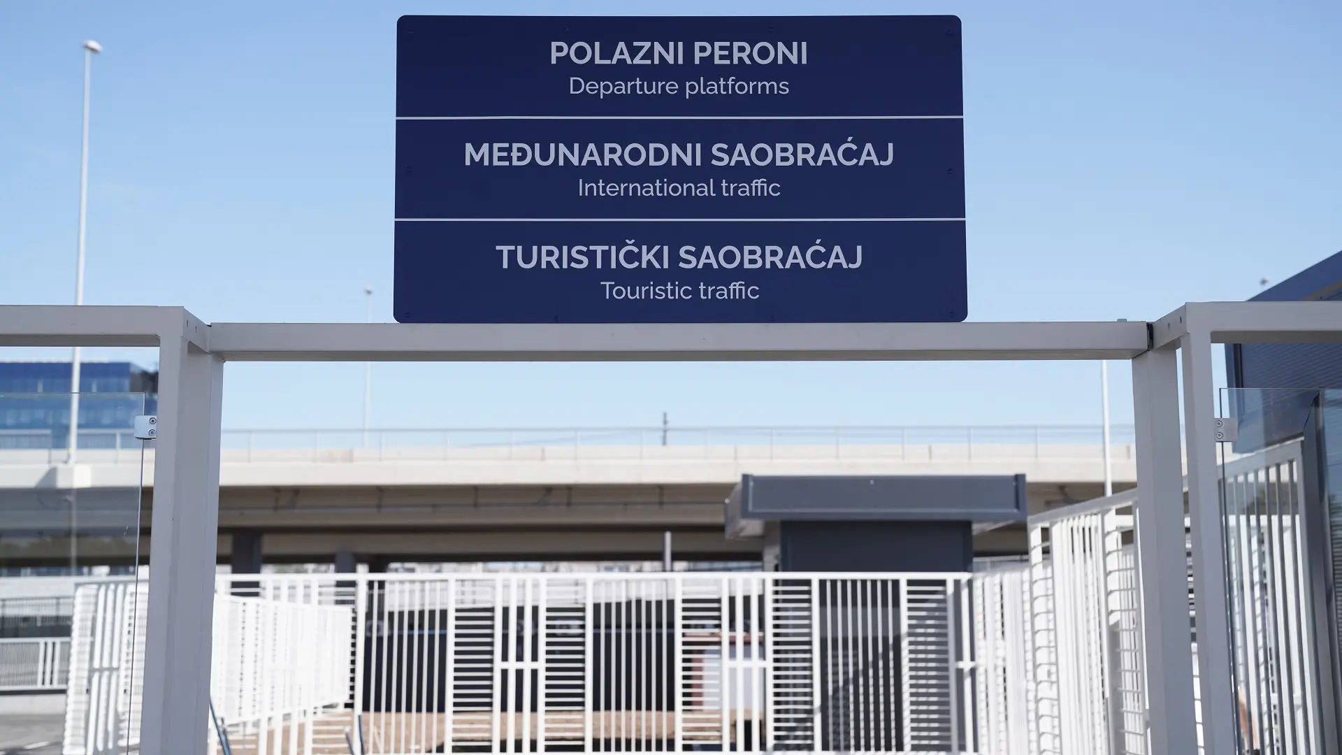 Ne treba latinica: "Natpisi na glavnoj autobuskoj stanici i nazivi ...