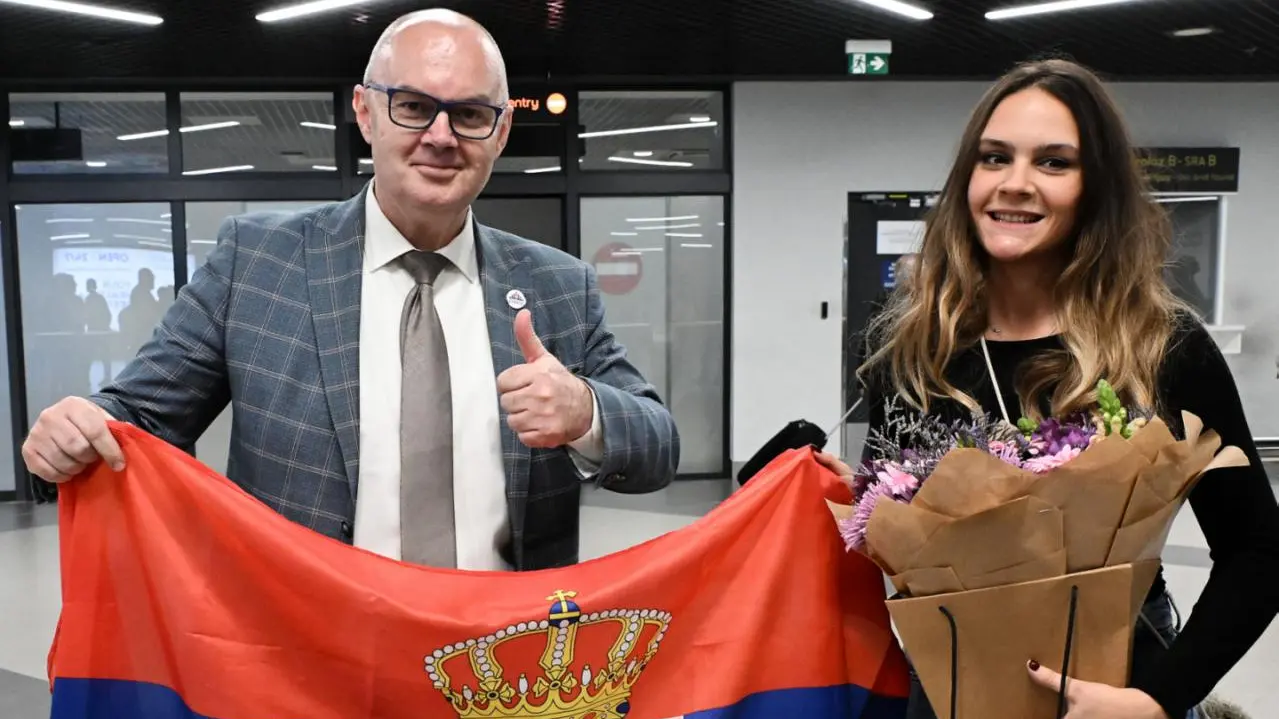 Šampionka Evrope u šahu se vratila u Srbiju: Teodora Injac doputovala u ...