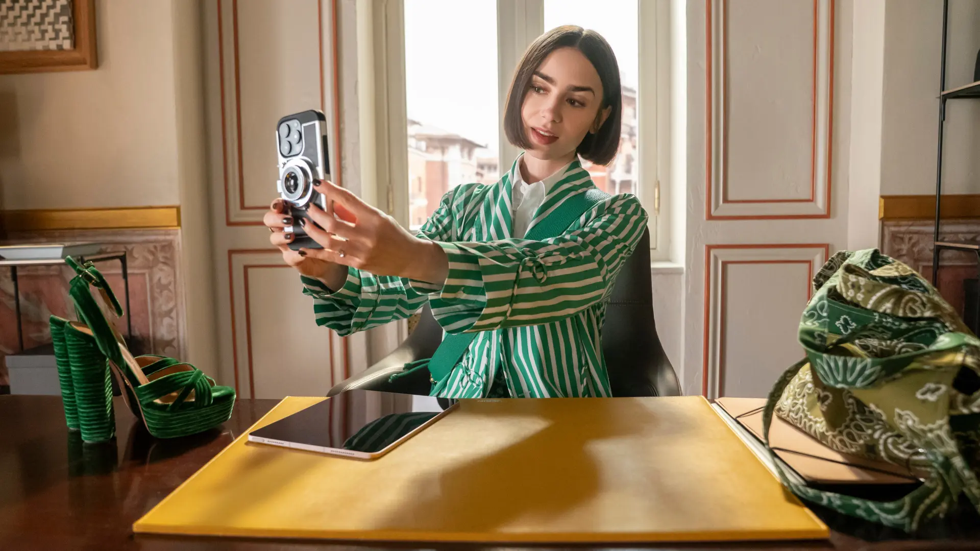 Emili nakon Italije ide u Grčku? Fanovi popularne Netfliksove serije u ...