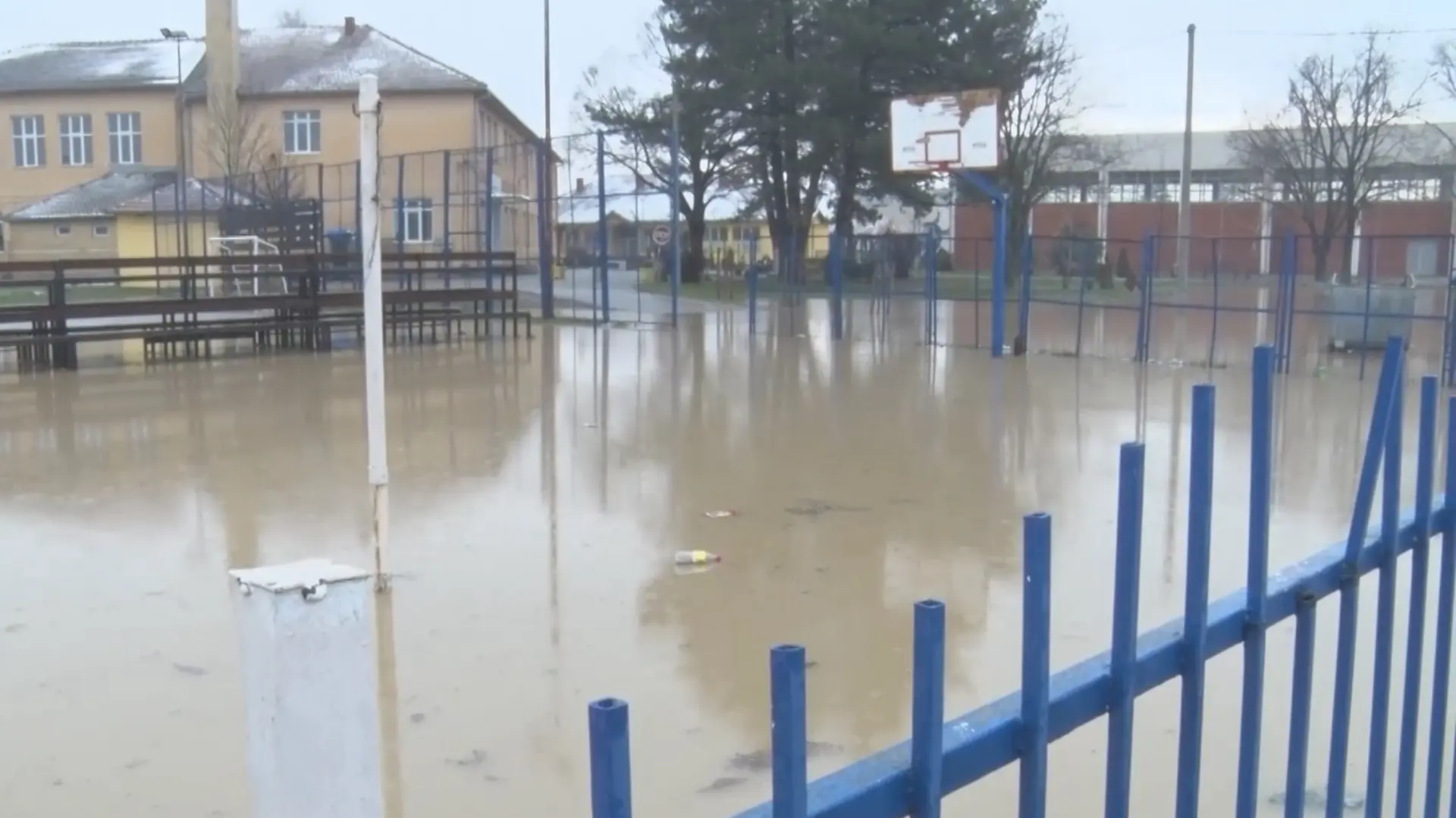 Izlila se Sitnica: Poplavljeno više domaćinstva u Gračanici i okolnim ...